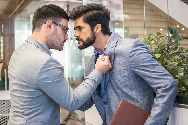 Un employé s'est fait justice lui-même en menaçant son ancien patron ... Un employé s'est fait justice lui-même en menaçant son ancien patron ...